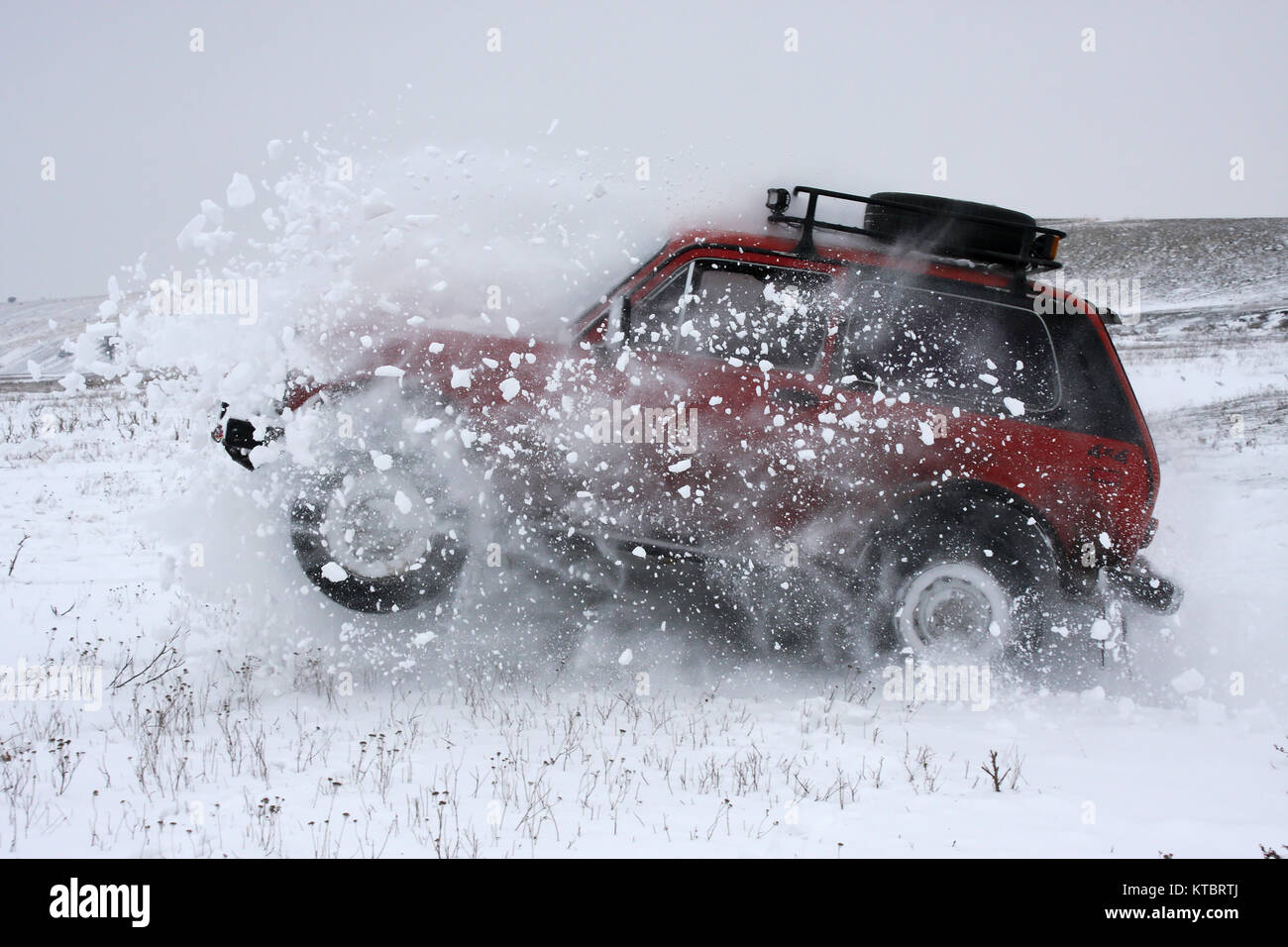 Car SUV breaks snowdrift Stock Photo - Alamy