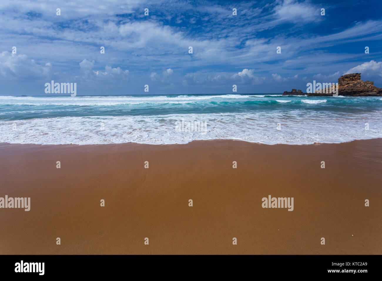 Atlantic ocean beach Stock Photo - Alamy