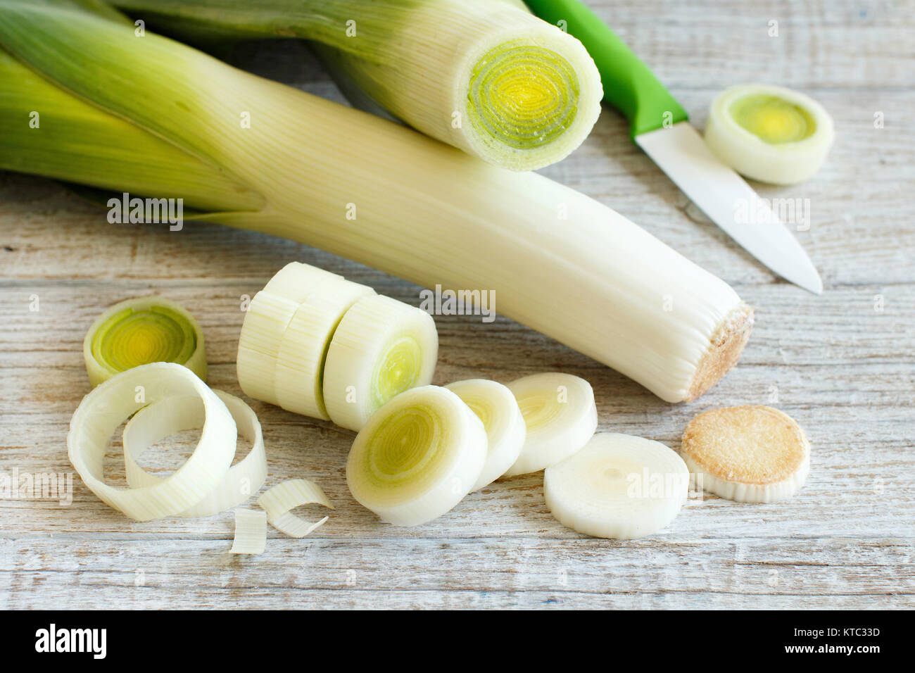 Fresh leeks whole and sliced Stock Photo - Alamy