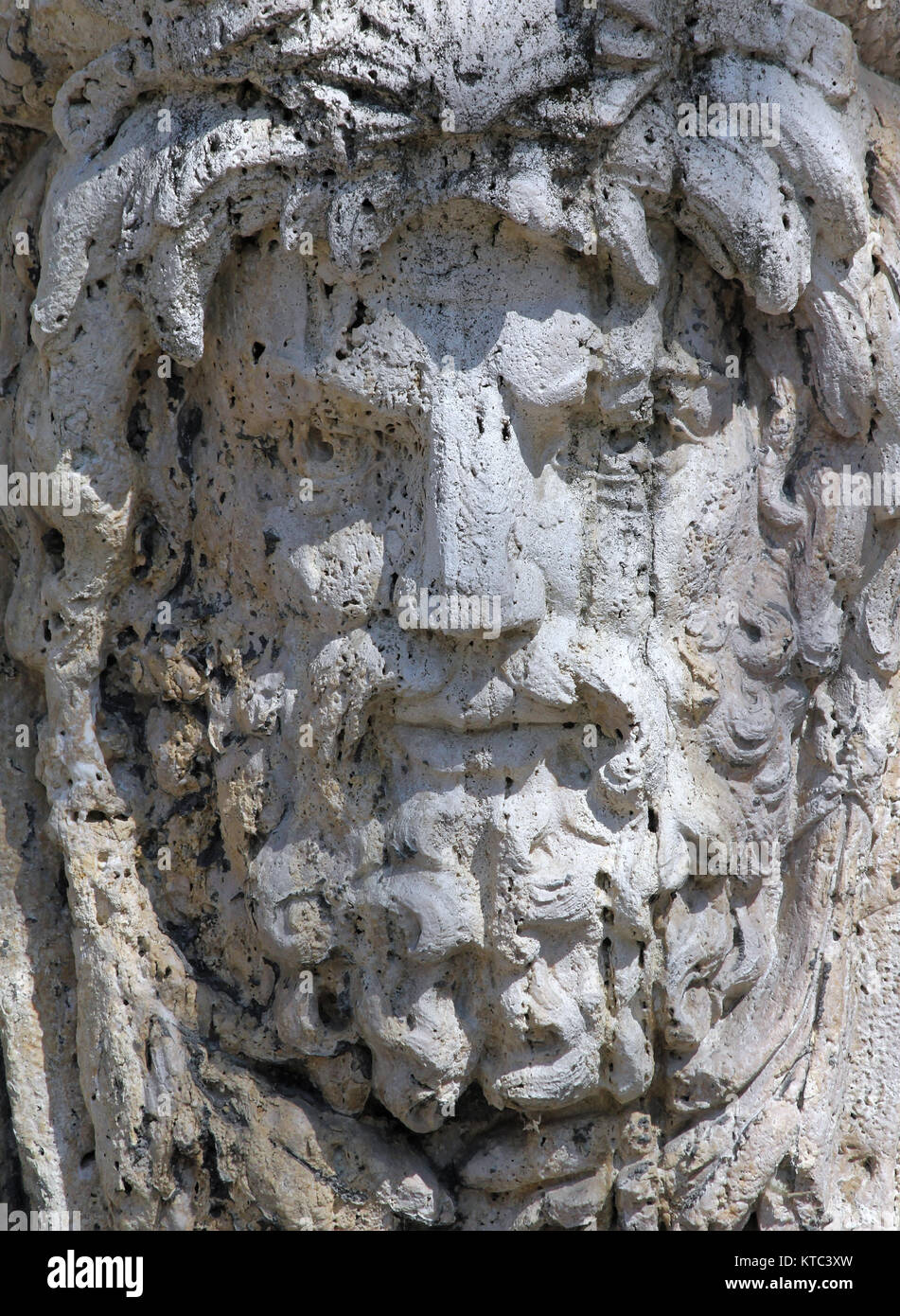 King head stone carving hi-res stock photography and images - Alamy