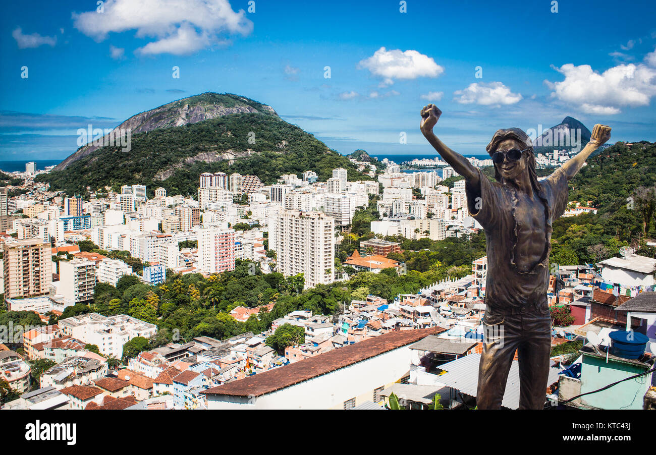 RIO DE JANEIRO, BRAZIL - APRIL 27, 2015: Michael Jackson memorial in ...