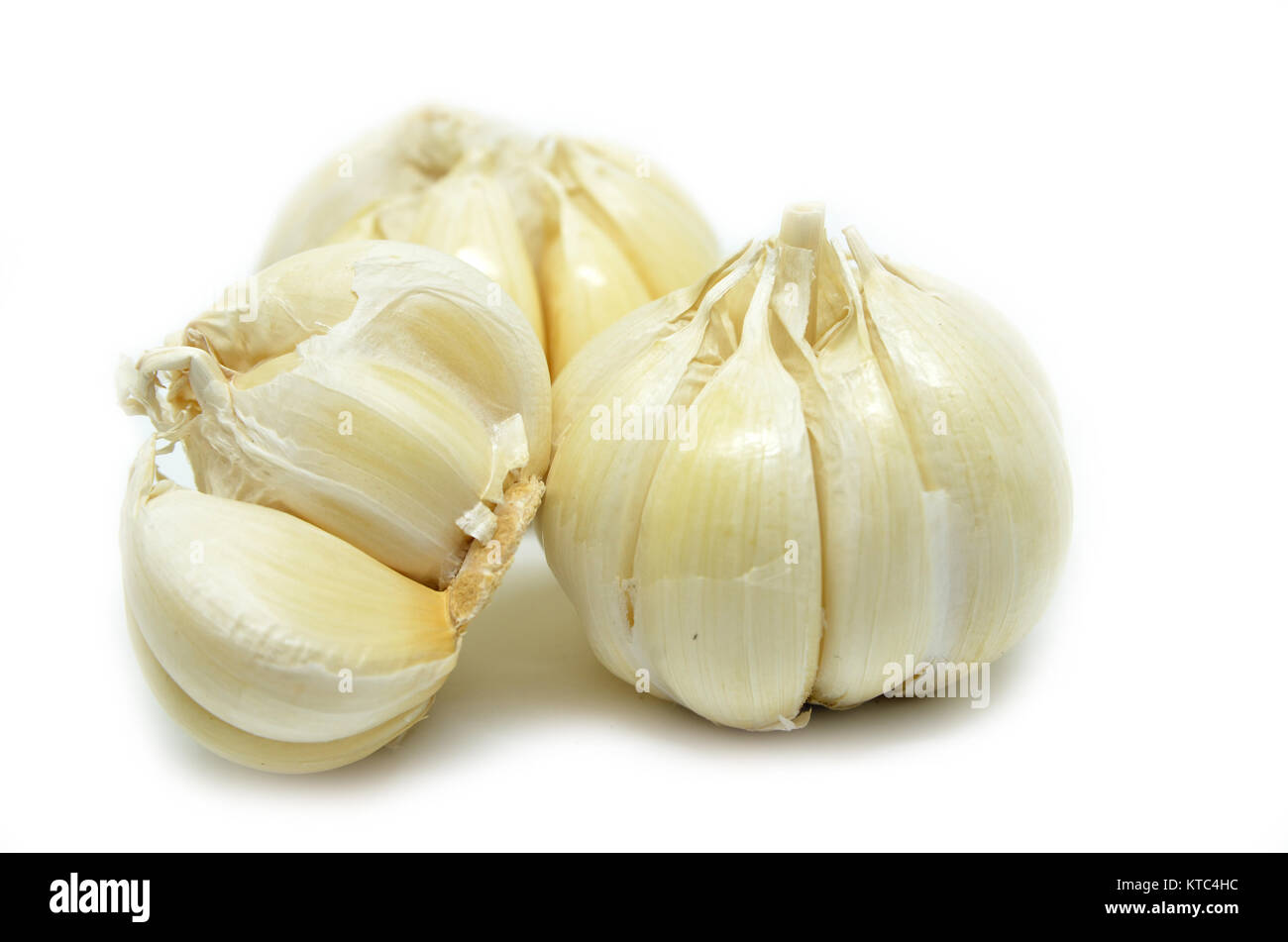Garlic isolated on white Stock Photo - Alamy