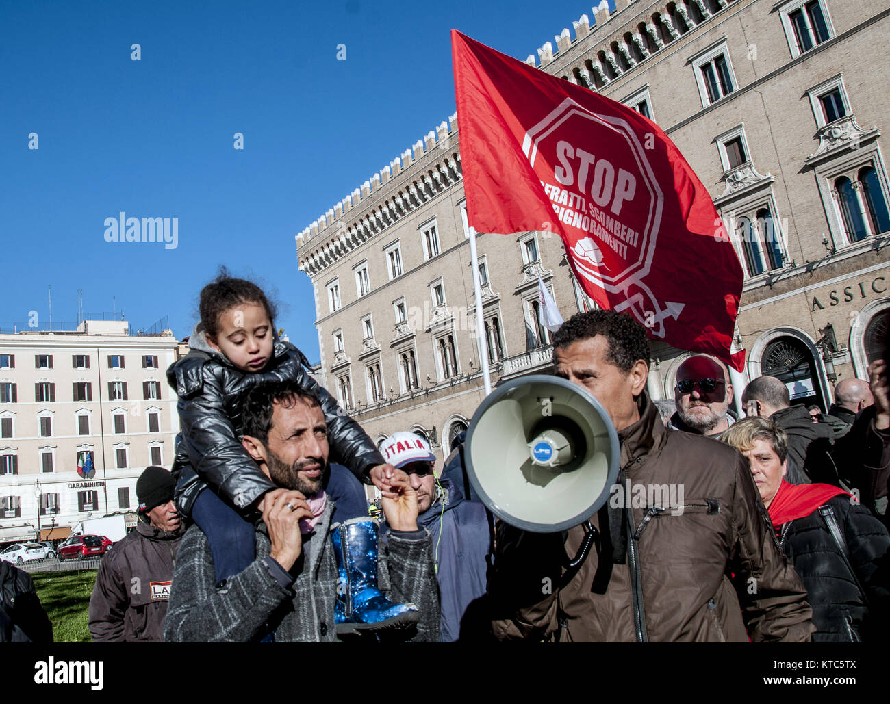 Rome, Italy. 22nd Dec, 2017. Protest of homeless families under the ...