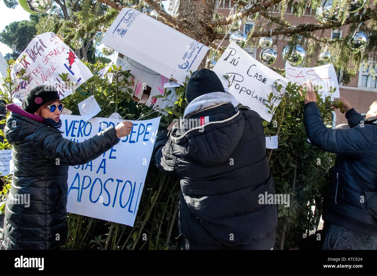 Rome, Italy. 22nd Dec, 2017. Protest of homeless families under the ...