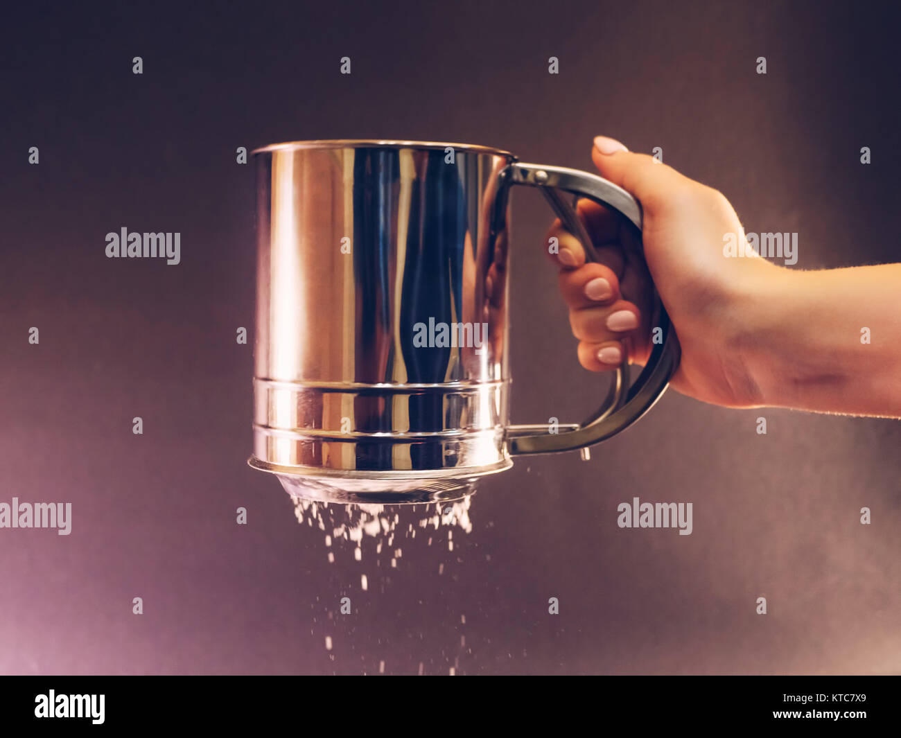 Sifting flour through sieve side hi-res stock photography and images ...