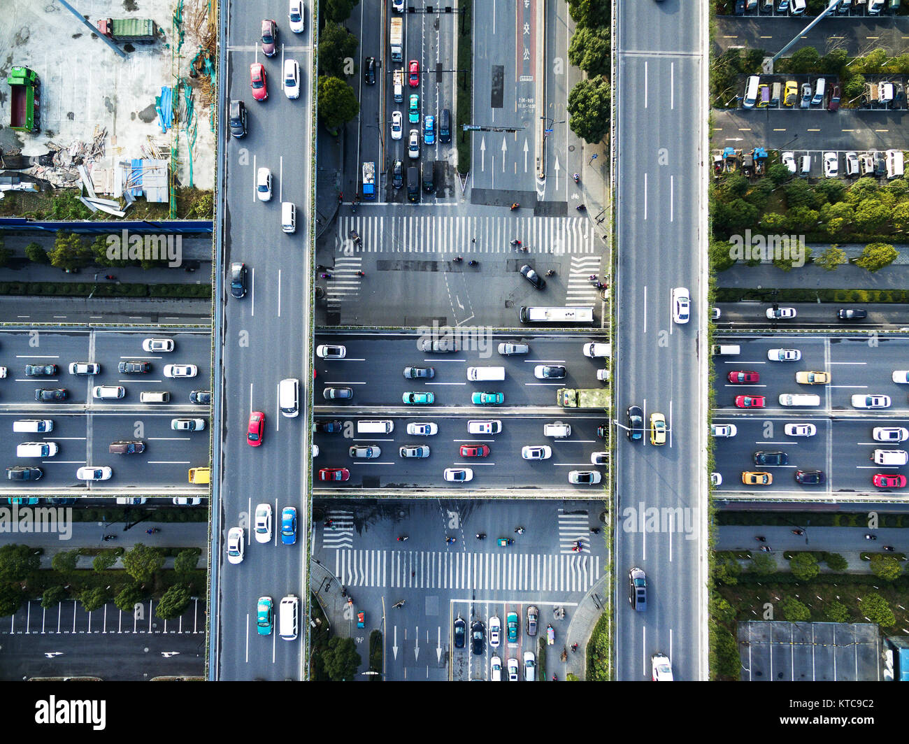 Shanghai high street intersection hi-res stock photography and images ...