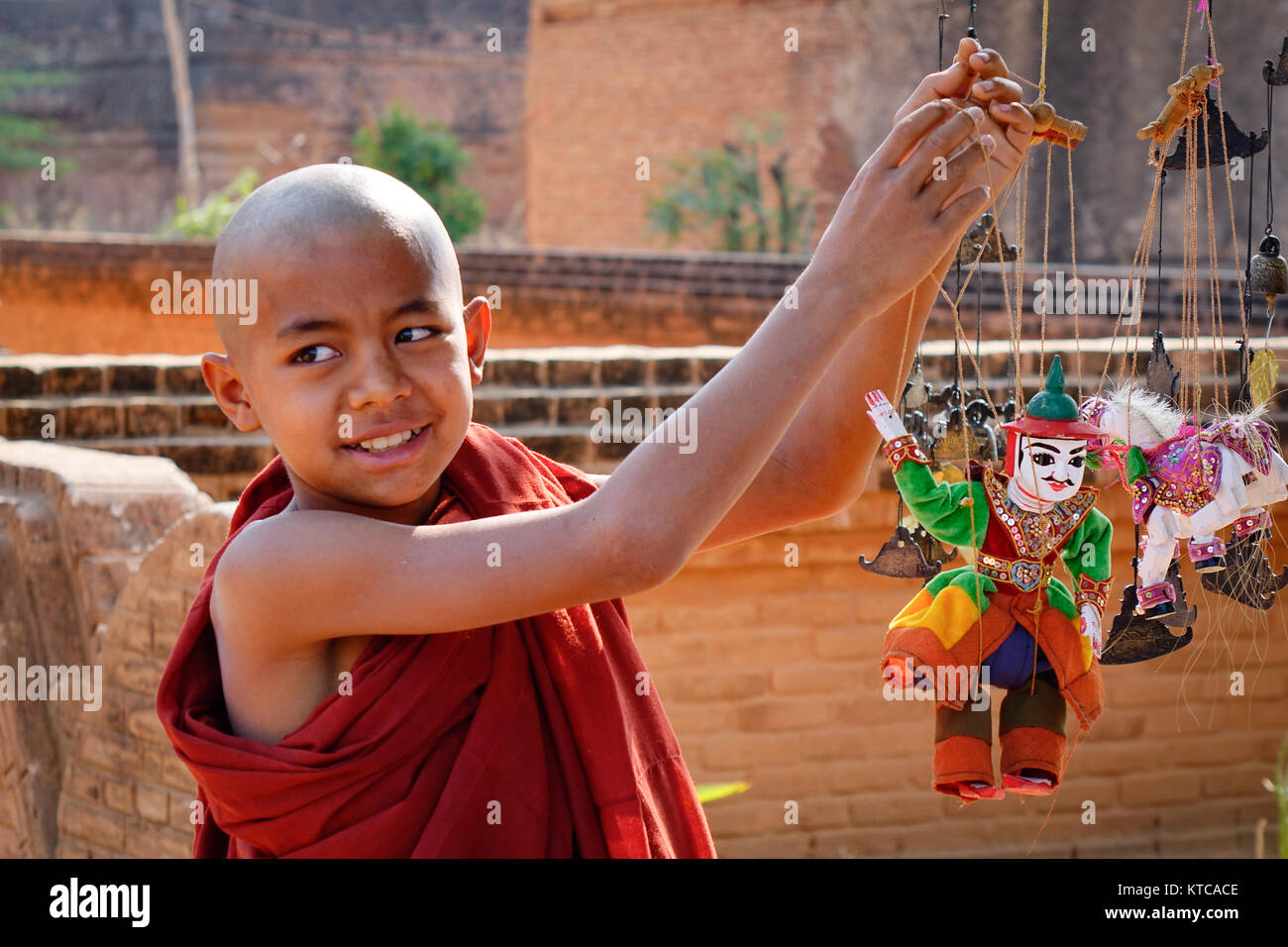 Bagan temple puppets hi-res stock photography and images - Alamy