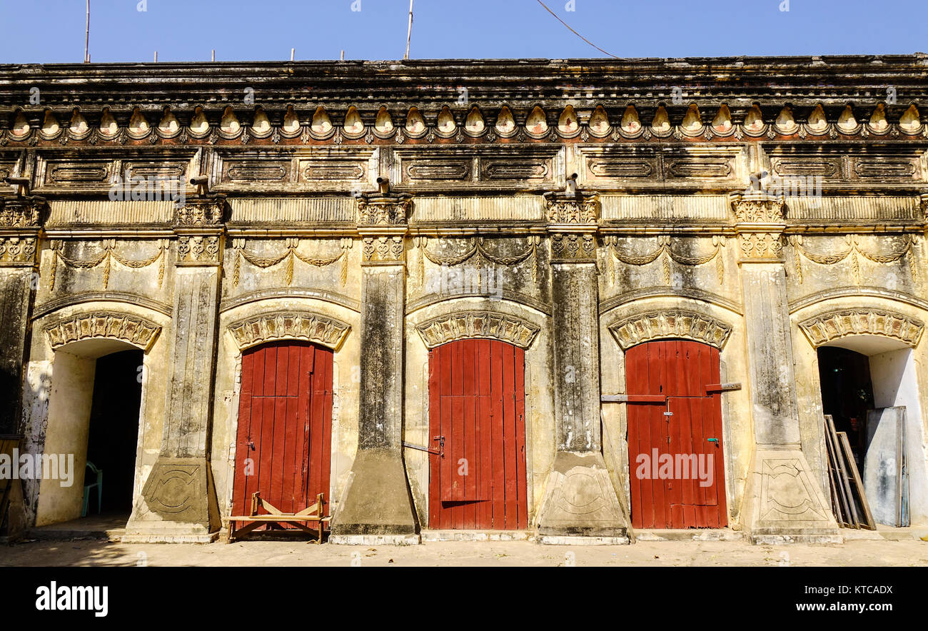Burma temple doors hi-res stock photography and images - Alamy
