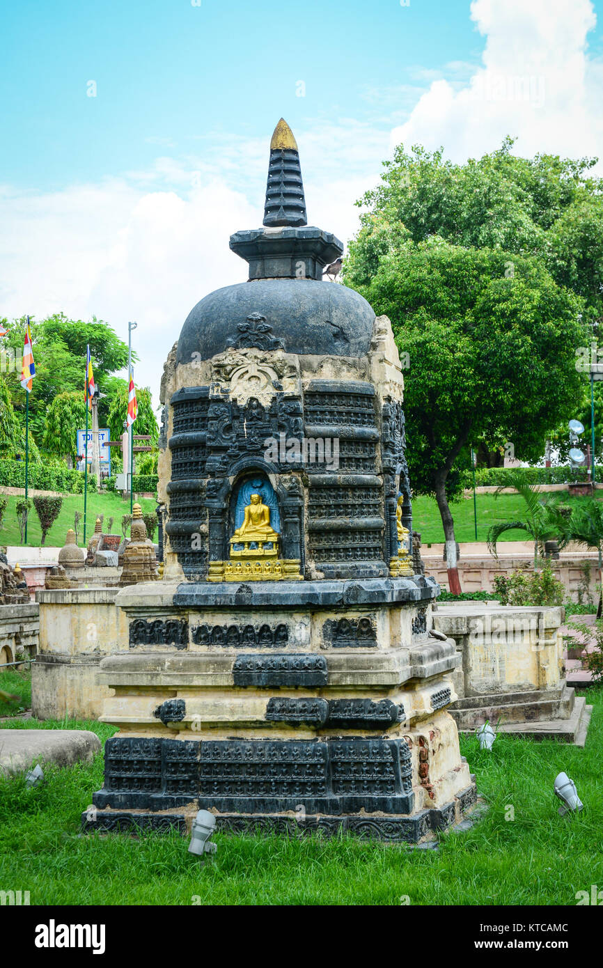 Small stupa with garden at Mahabodhi Temple in Gaya, India Stock Photo ...