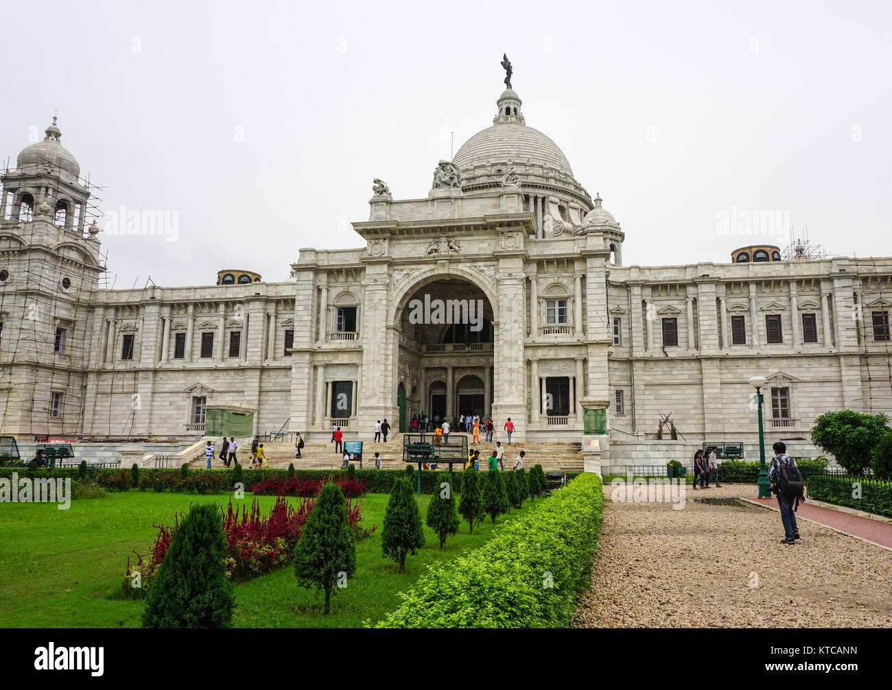 The victoria memorial is a large marble building in kolkata hi-res ...