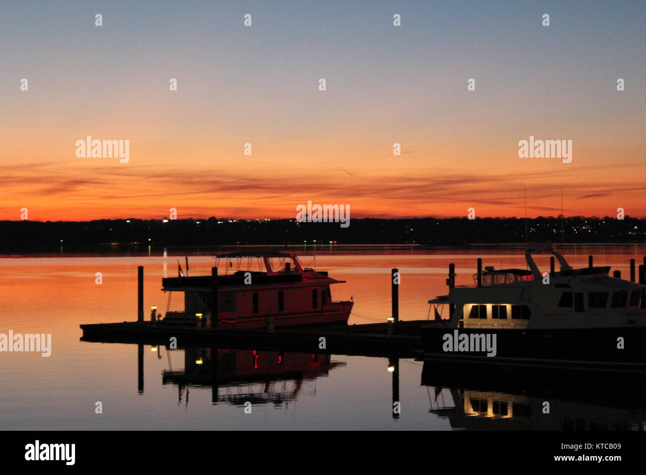 Sunset DC National Harbor Boats Stock Photo - Alamy