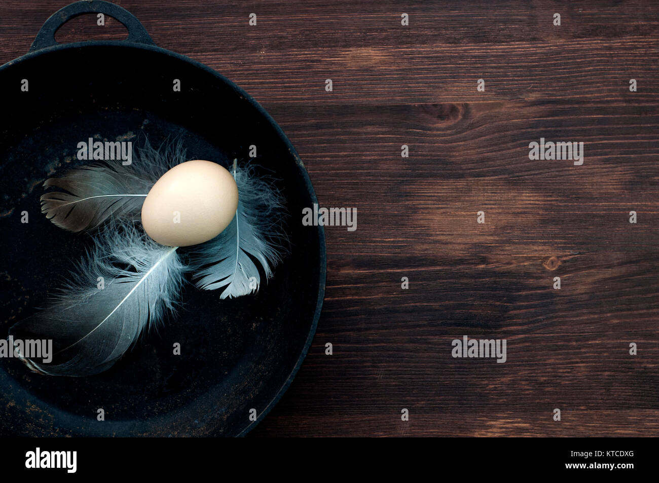 One raw hen's egg in the shell Stock Photo - Alamy