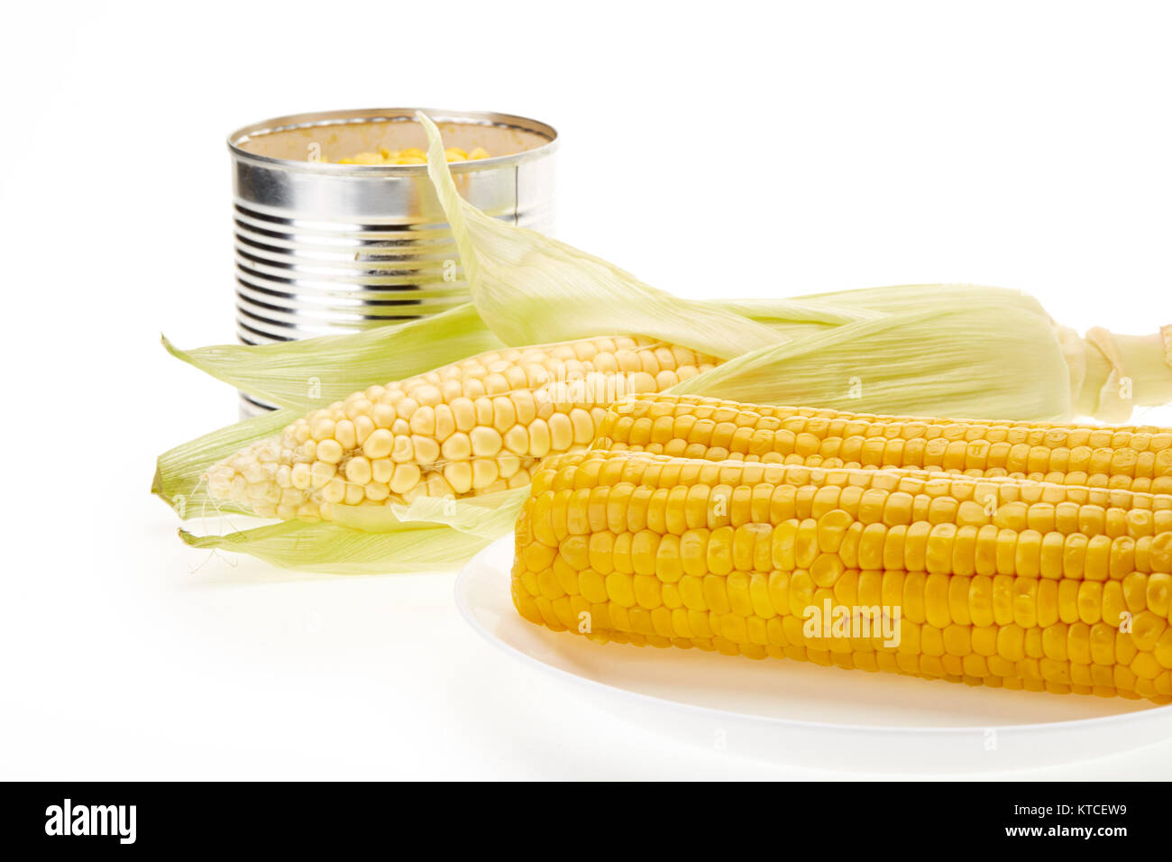 Fresh ear of corn and canned corns Stock Photo - Alamy