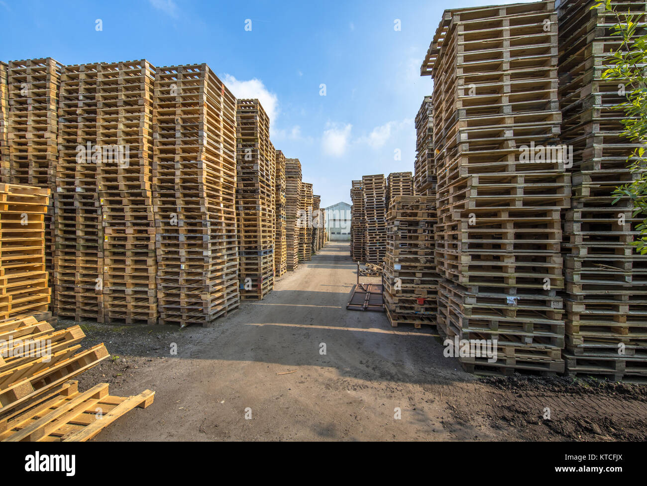 Cargo pallets hi-res stock photography and images - Alamy