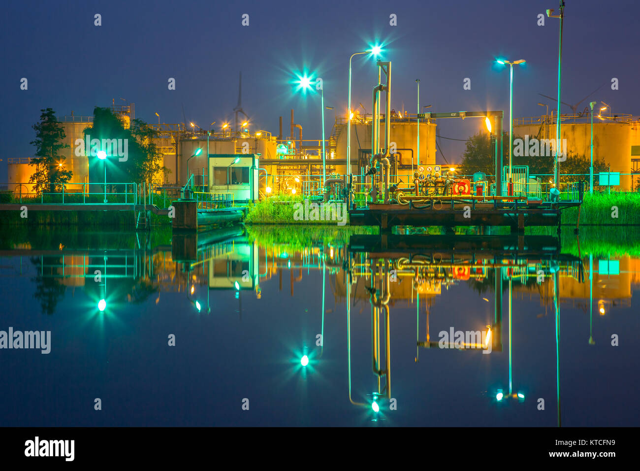 Aerial View Of An Oil Refinery And Gas Terminal High Resolution Stock ...