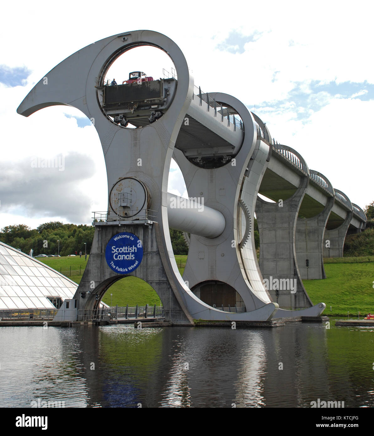 Forth and clyde canal lifting bridge hi-res stock photography and ...