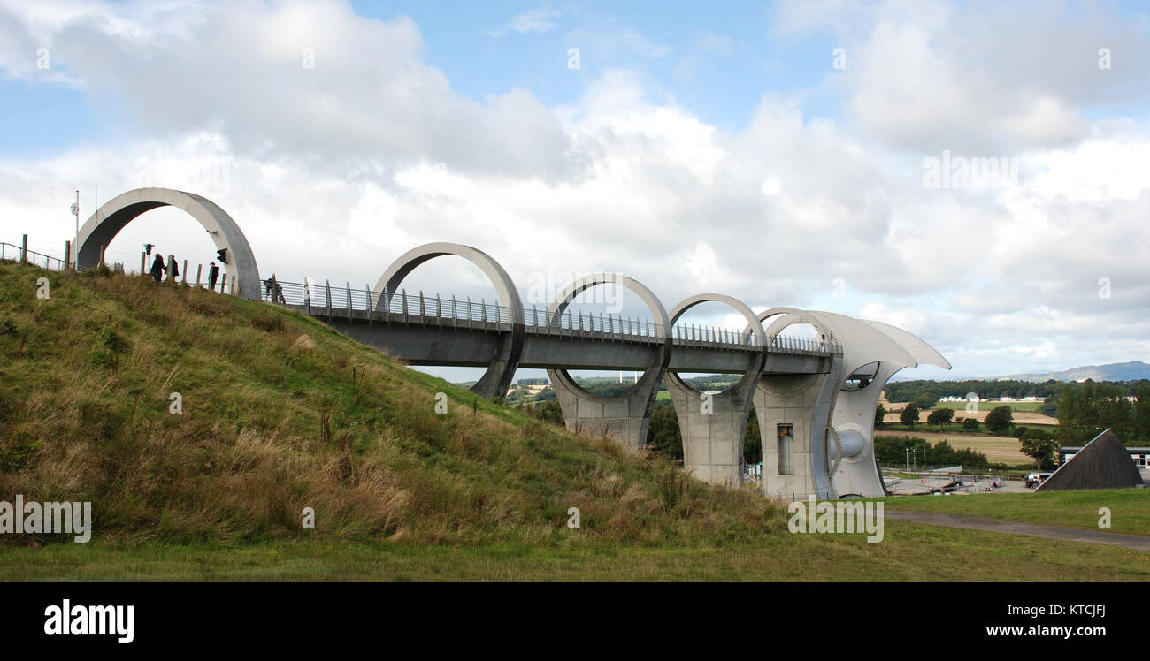 Forth and clyde canal lifting bridge hi-res stock photography and ...