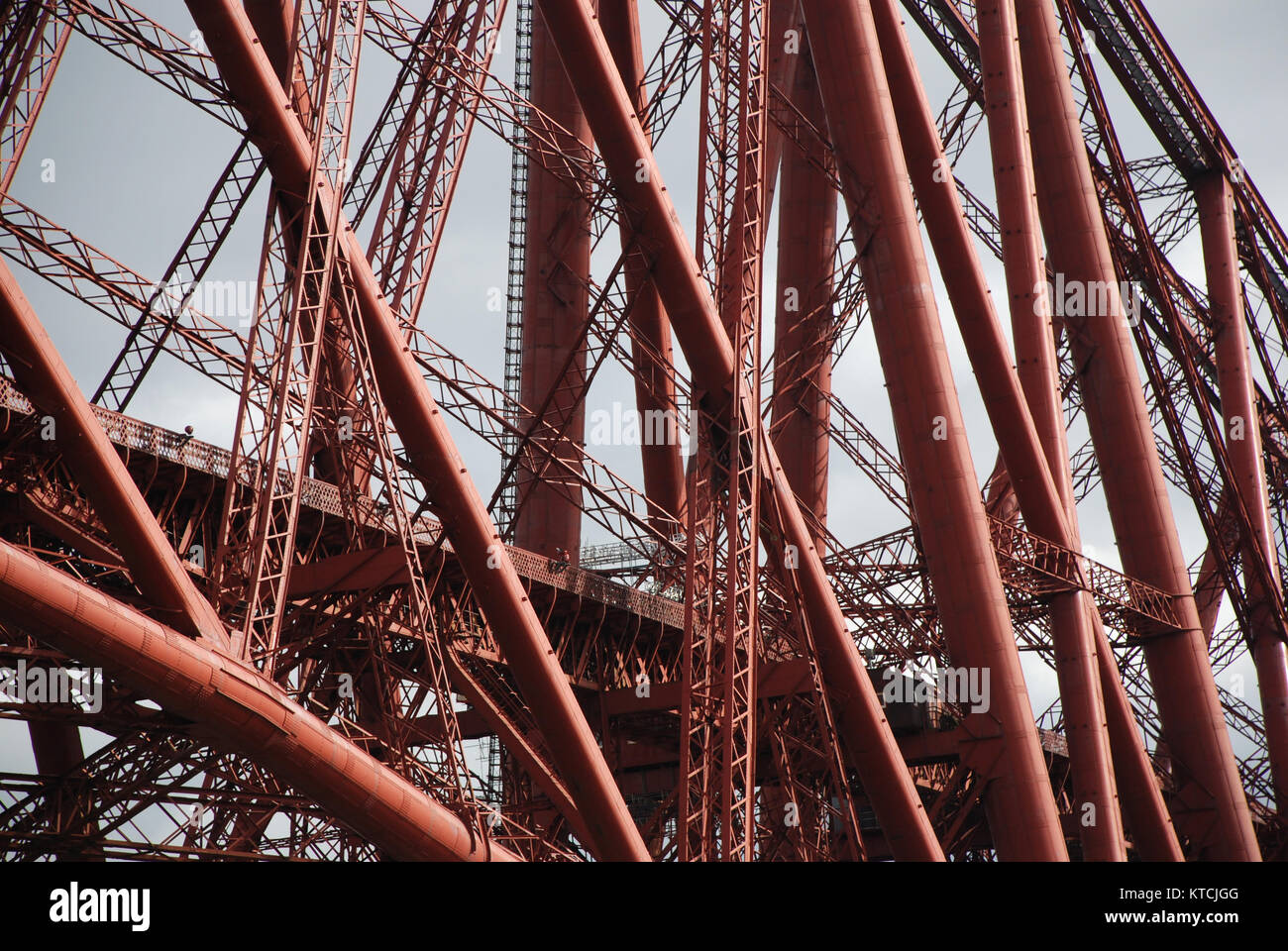 Forth bridge paint hi-res stock photography and images - Alamy