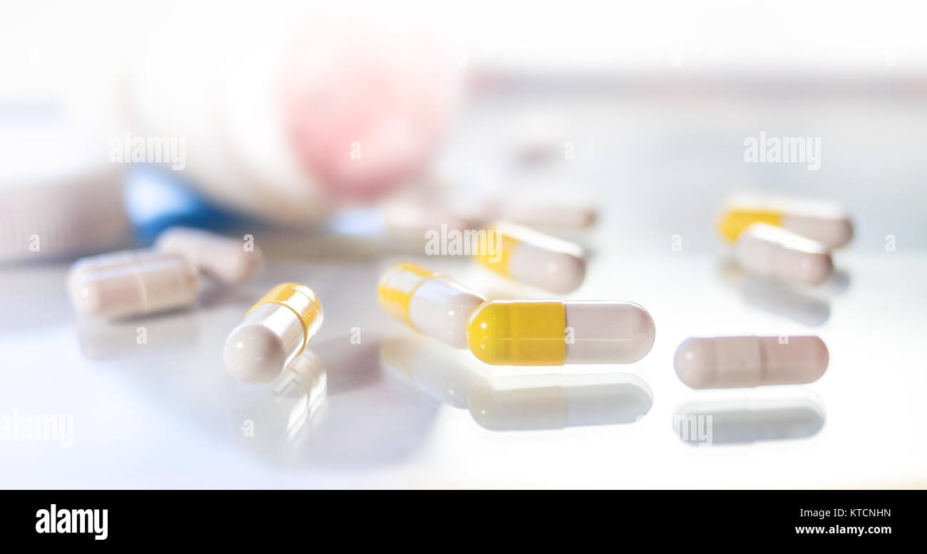 Yellow capsules drugs hi-res stock photography and images - Alamy