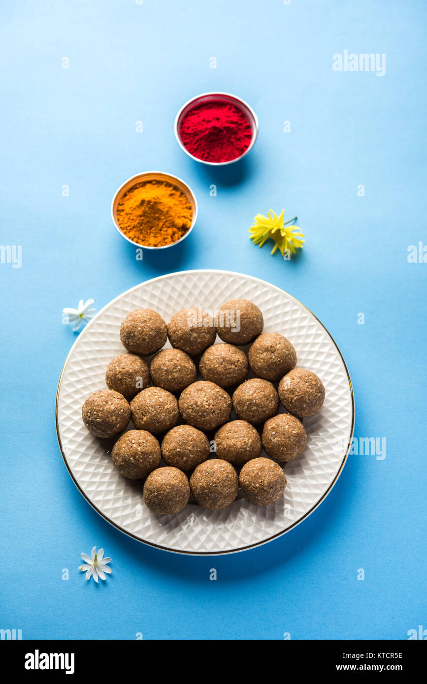 Tilgul or Til Gul with haldi Kumkum for makar sankranti festival Stock ...