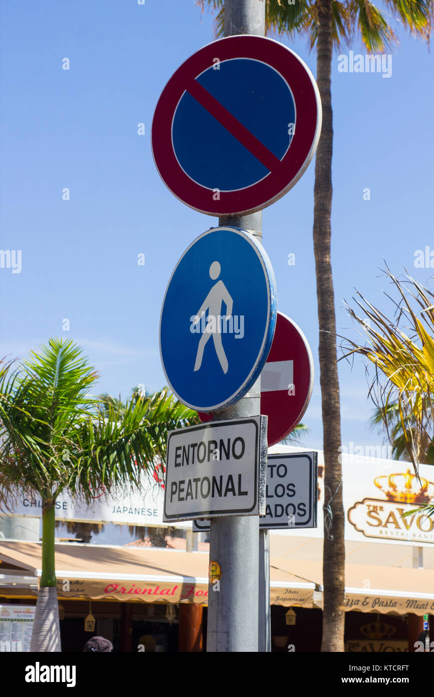 Spanish road signs hi-res stock photography and images - Alamy