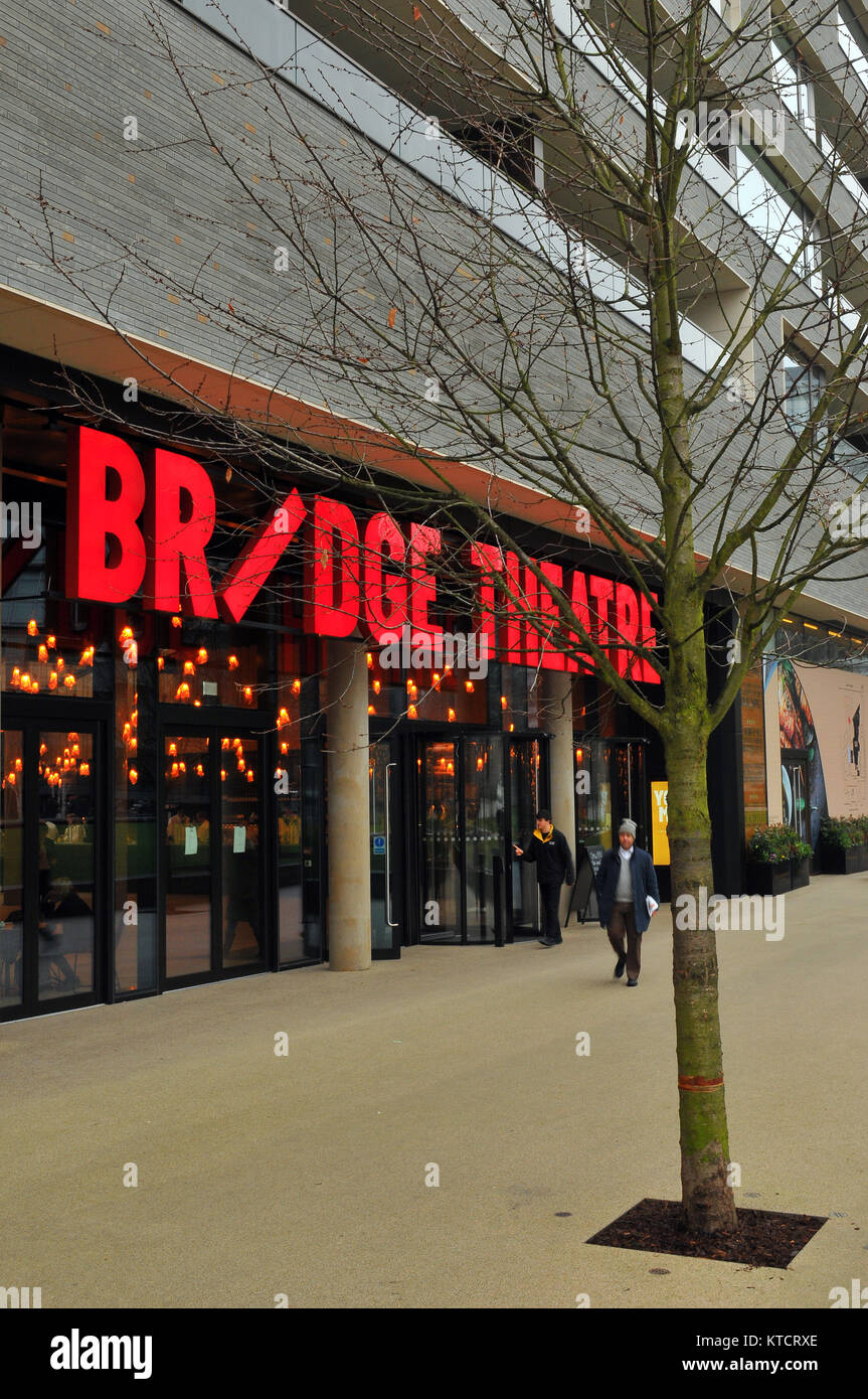 Bridge theatre tower bridge hi-res stock photography and images - Alamy