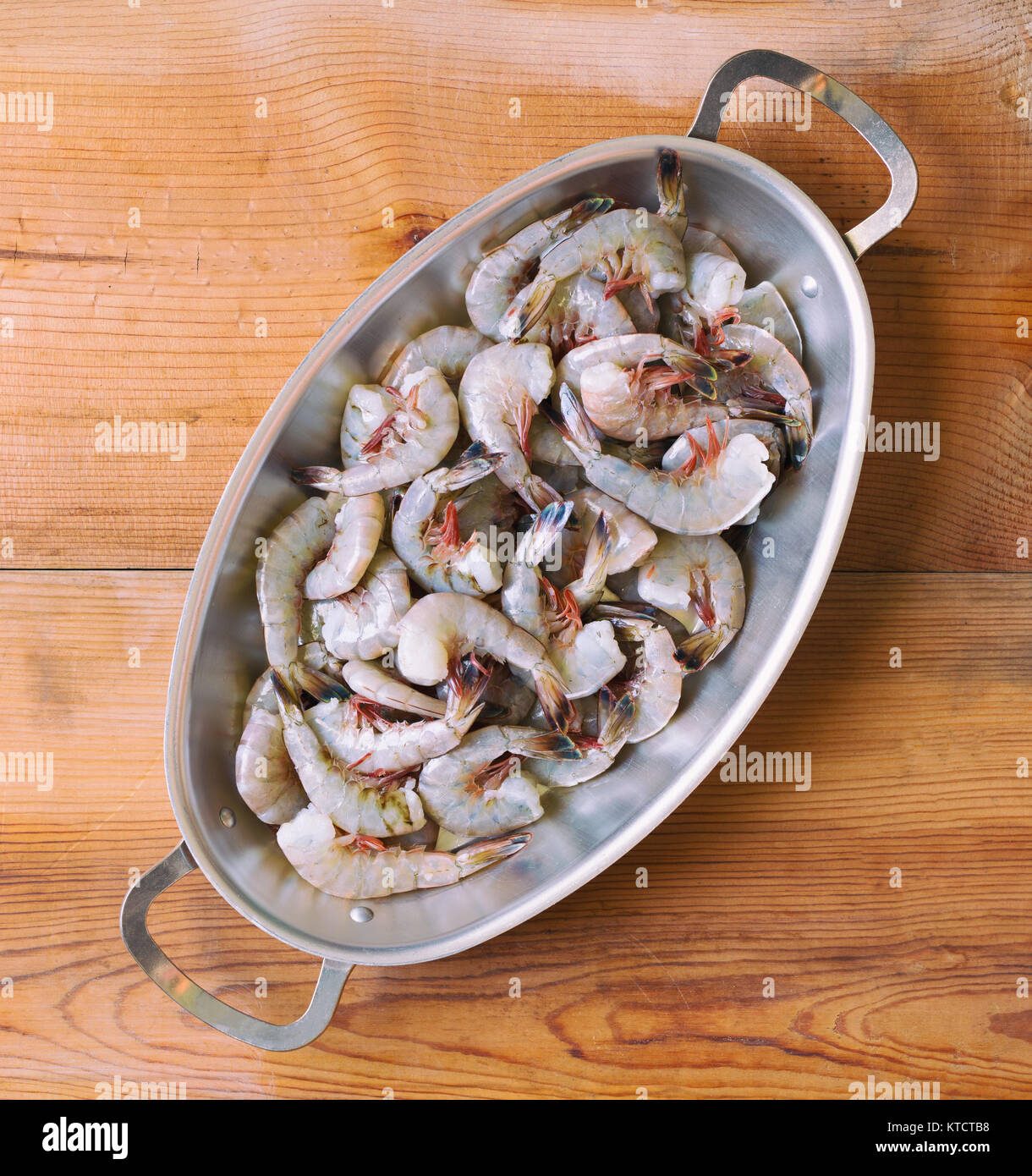 Fresh Mayport shrimp, raw with shells Stock Photo - Alamy