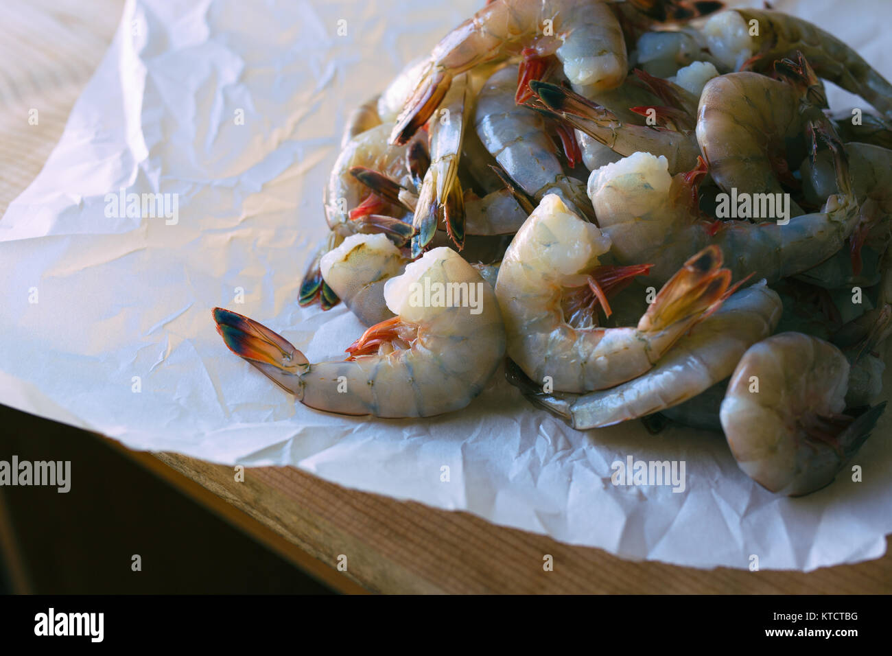 Fresh Mayport shrimp, raw with shells Stock Photo - Alamy