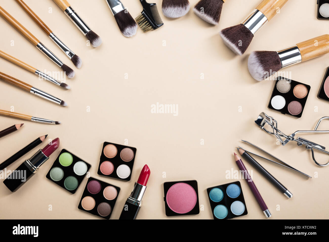 Lipsticks in a circle hi-res stock photography and images - Alamy