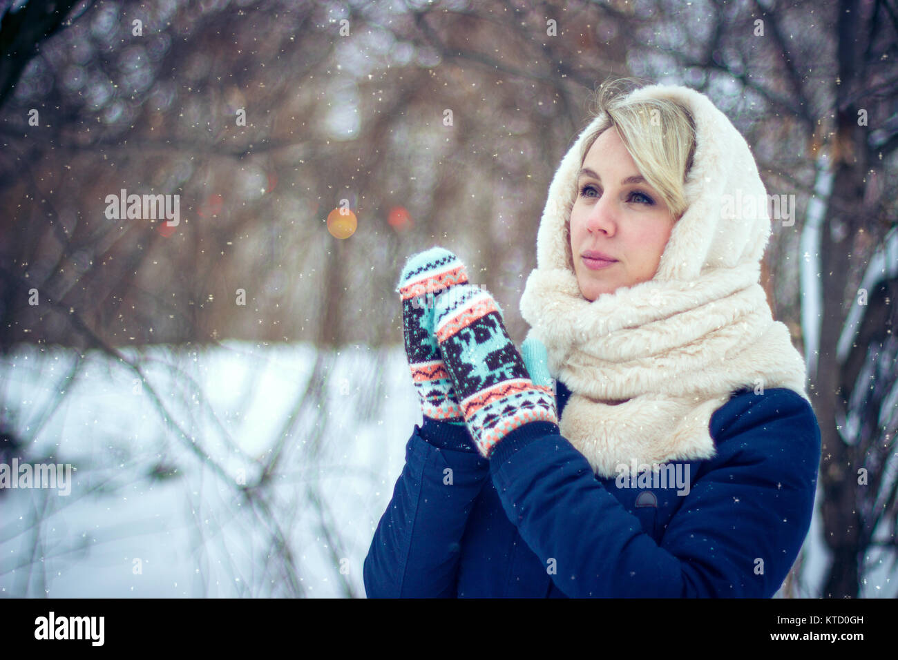 Snood hi-res stock photography and images - Alamy