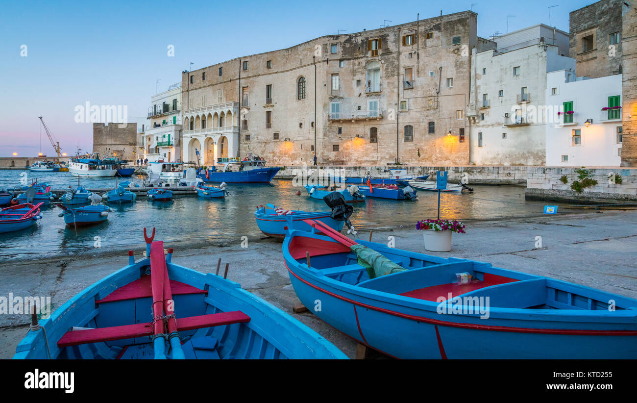 Old harbour in Monopoli at sunset, Bari Province, Puglia (Apulia ...