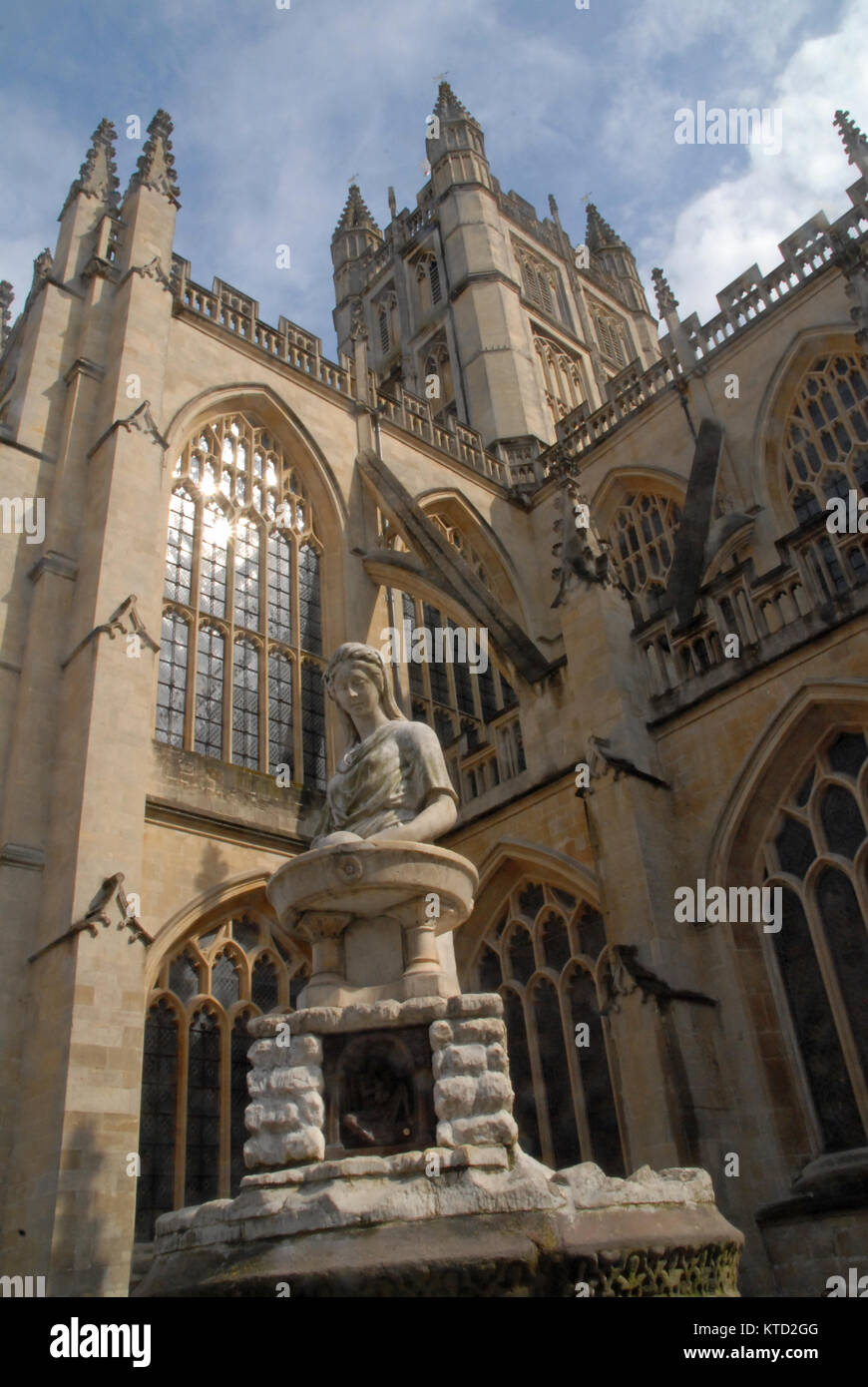 Bath Abbey and statue seen from below Stock Photo - Alamy