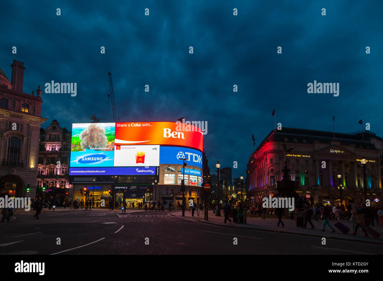 Billboard uk night hi-res stock photography and images - Alamy