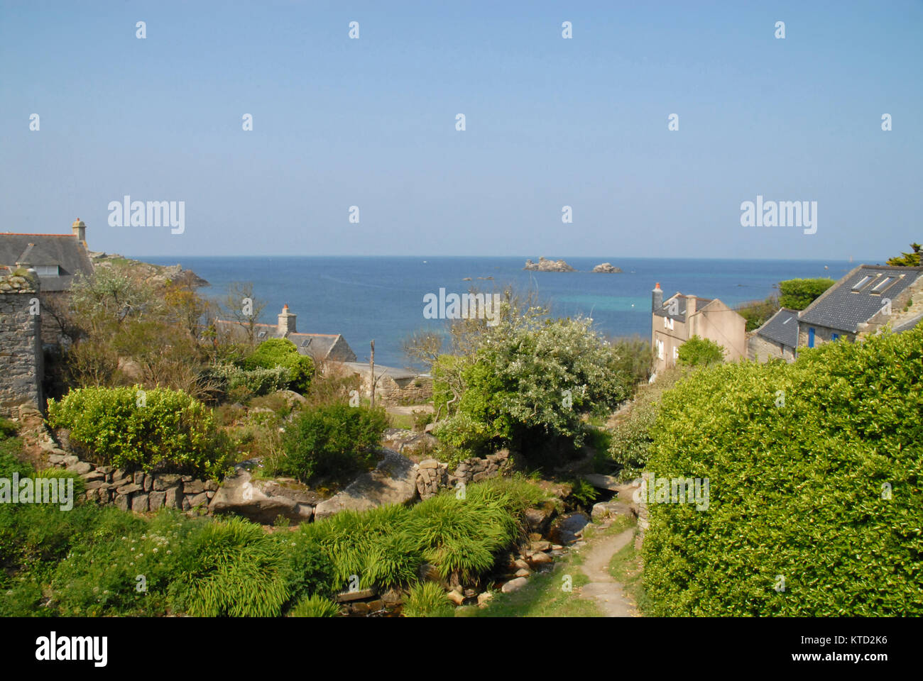 Cottages at the coast of Porspoder, Brittany, France Stock Photo - Alamy