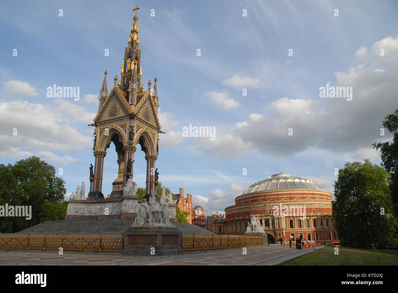 Albert memorial royal albert hall hi-res stock photography and images ...