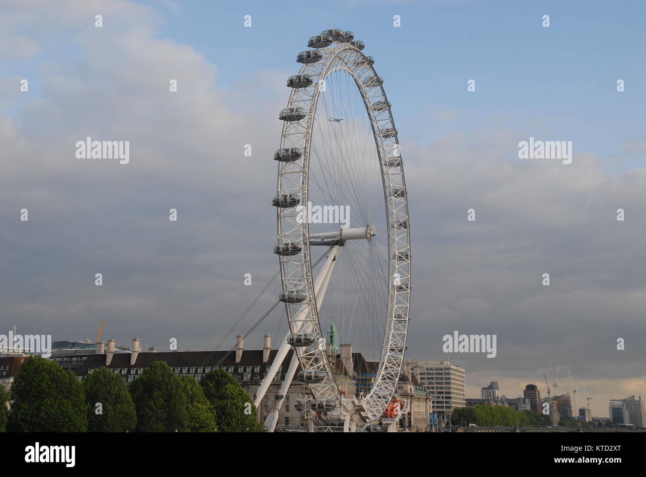 London airplane view hi-res stock photography and images - Alamy