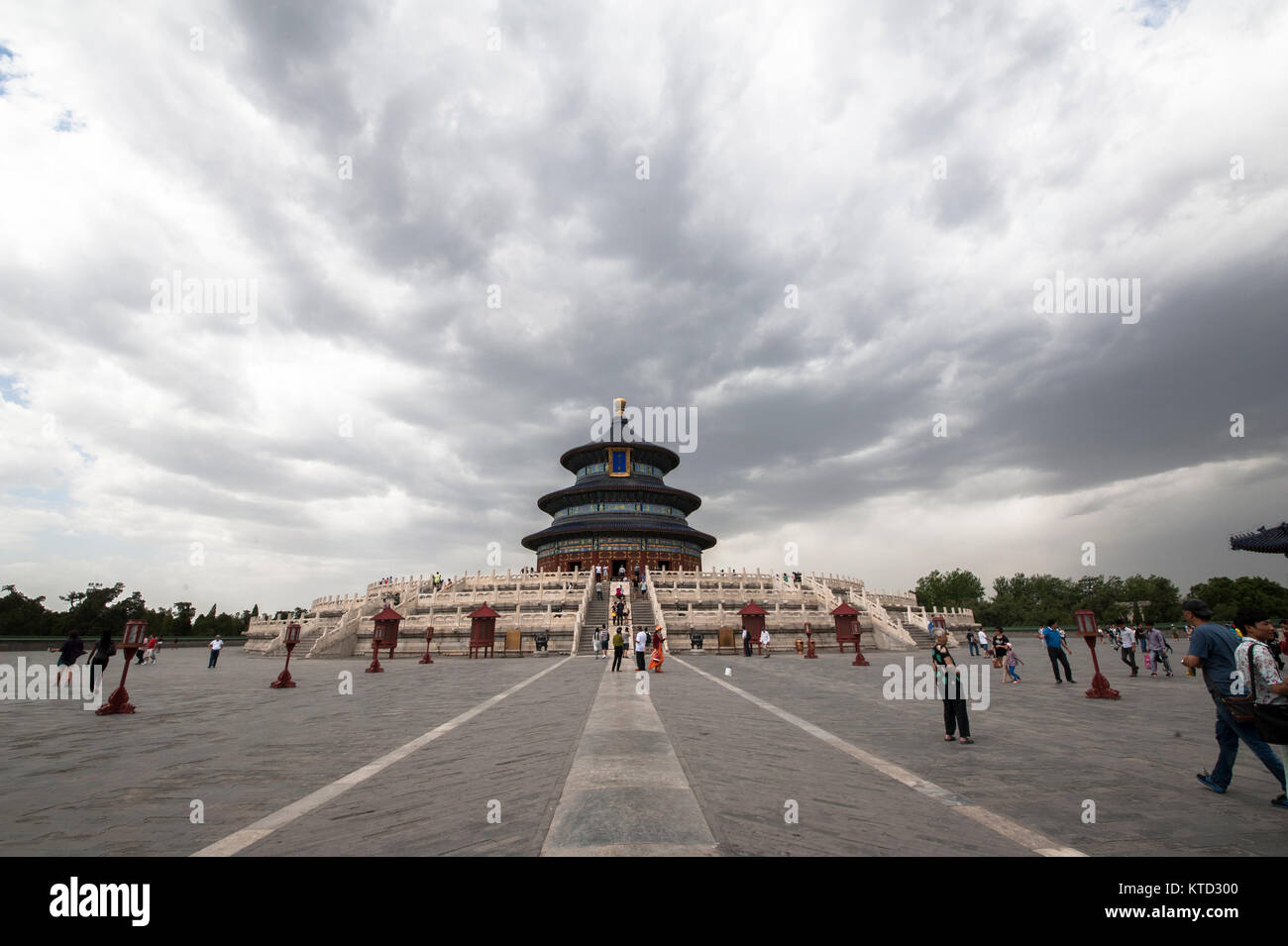 Crowd tourists visit Temple of Heaven Stock Photo - Alamy