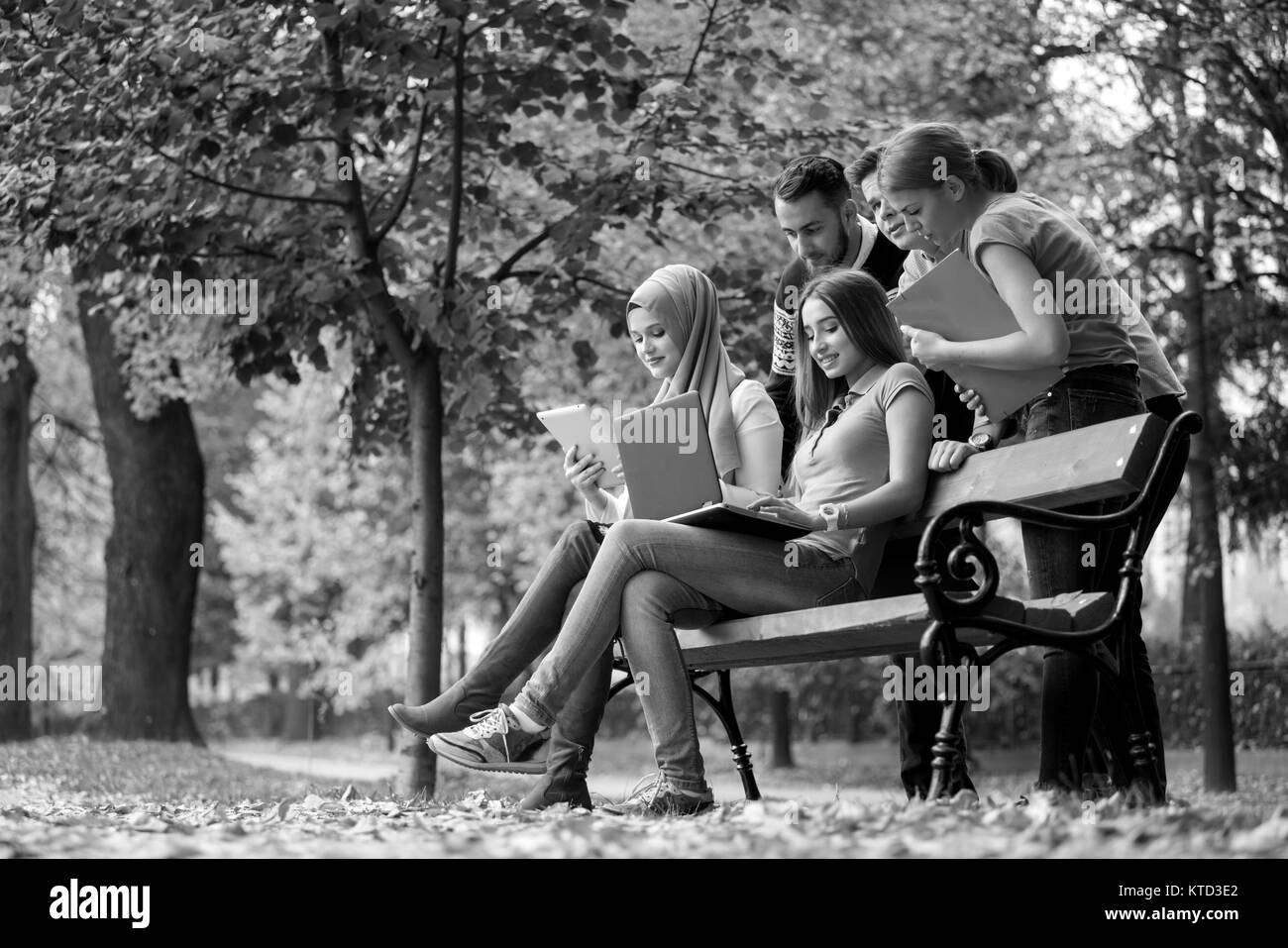 Group of women sitting bench Black and White Stock Photos & Images - Alamy