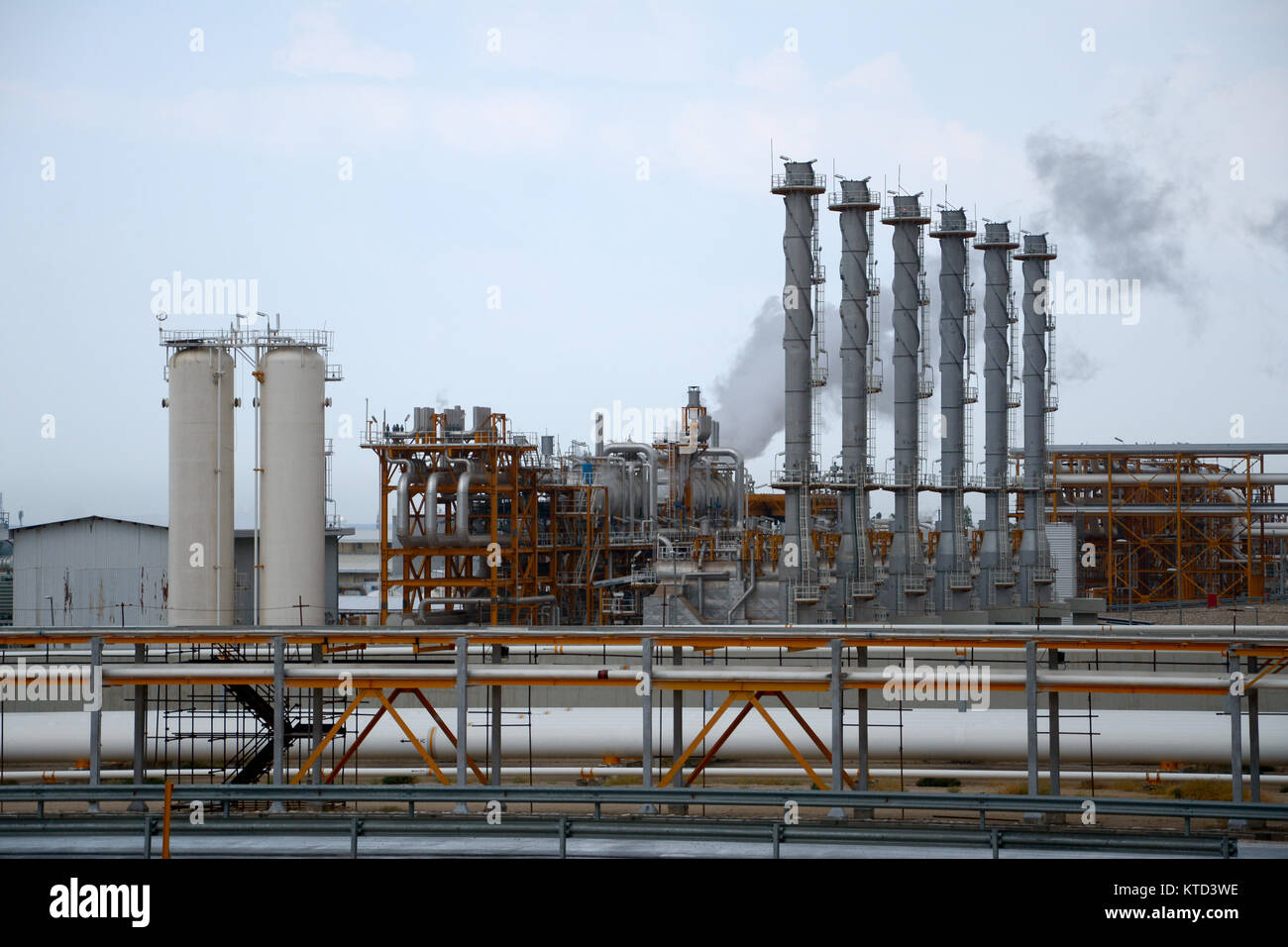 Gas refinery hi-res stock photography and images - Alamy
