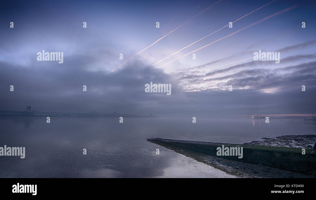 Liverpool city scene mist hi-res stock photography and images - Alamy
