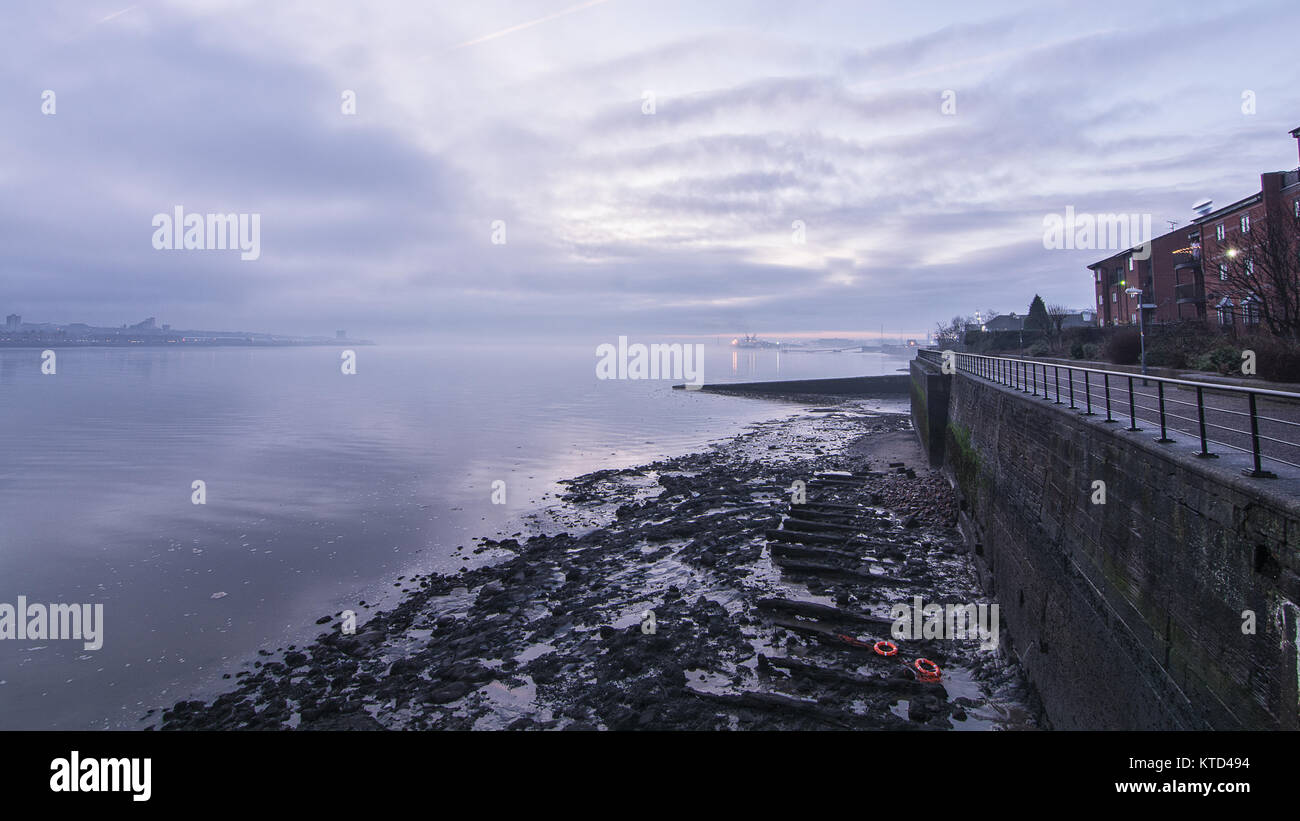 Liverpool city scene mist hi-res stock photography and images - Alamy