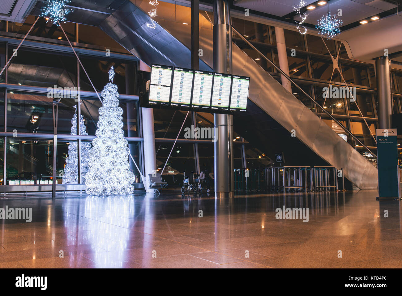 Inside dublin airport hi-res stock photography and images - Alamy