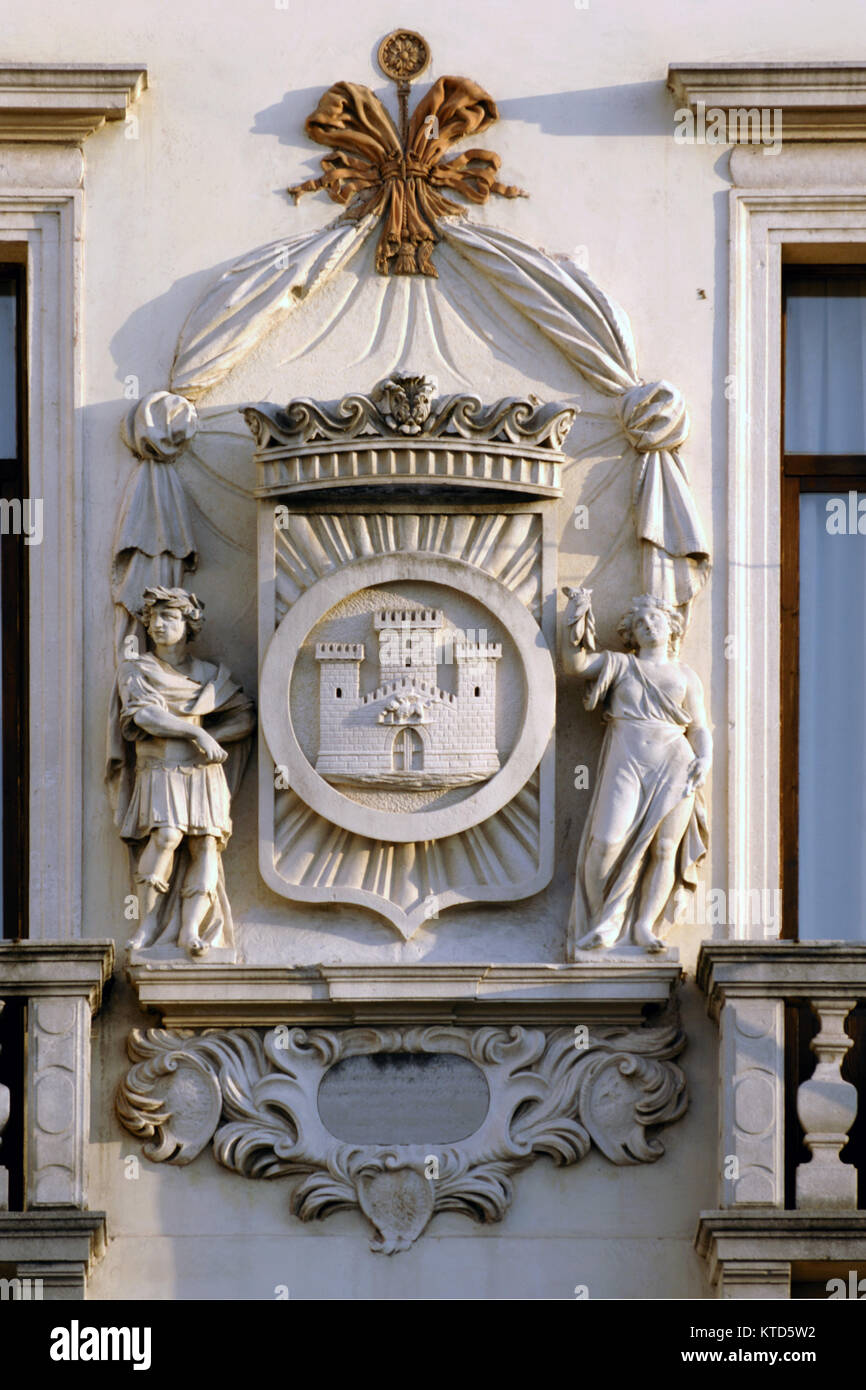 Italien, Veneto, Este, Wappen am Rathaus Stock Photo - Alamy