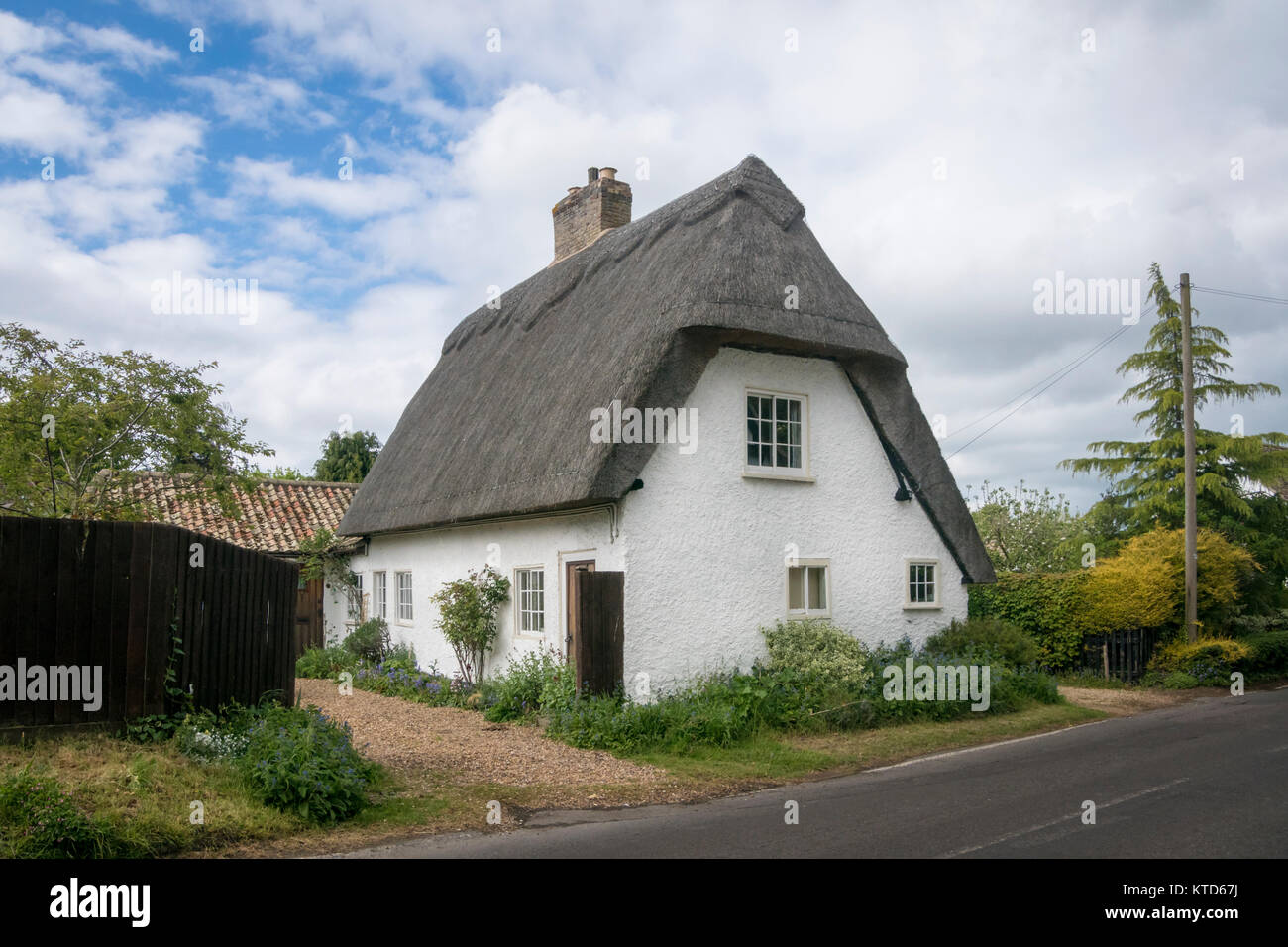 Street view of an old thatched cottage in the pretty village of Foxton ...