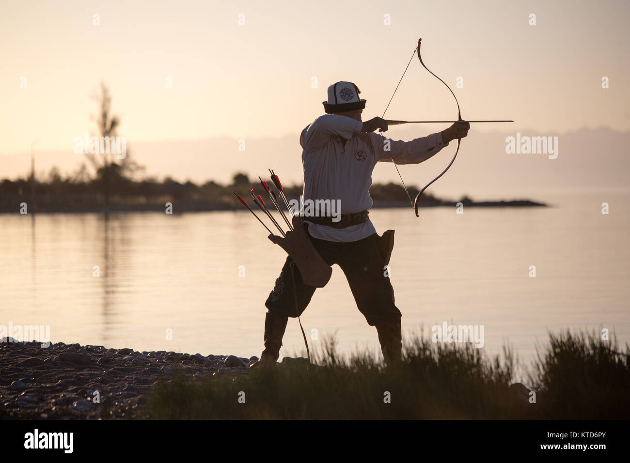 Archery pose hi-res stock photography and images - Alamy
