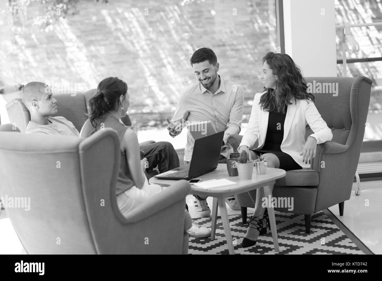 Photo young businessmans crew working with new startup project in ...