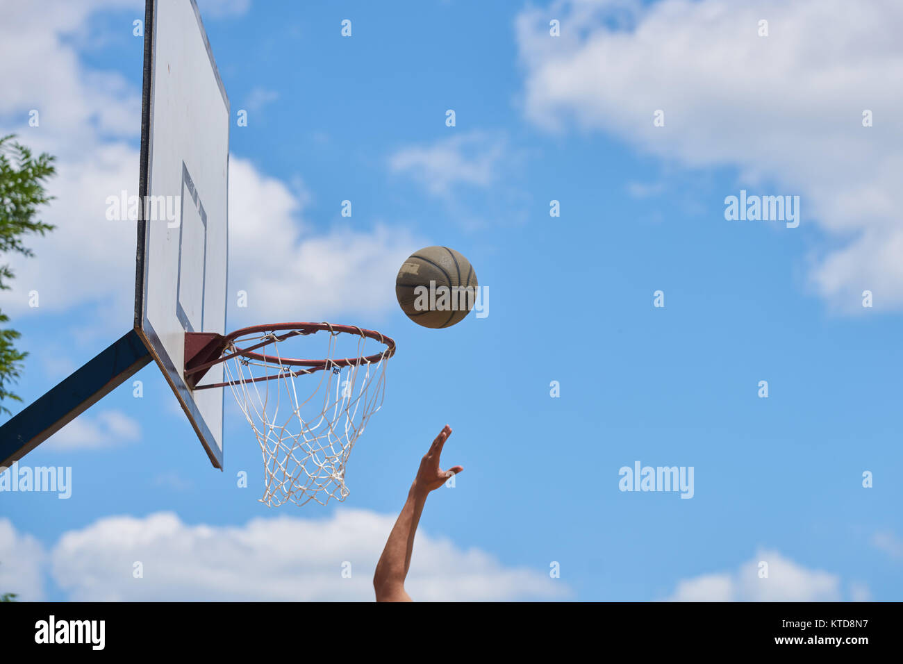 Basketball player in action flying high and scoring Stock Photo - Alamy