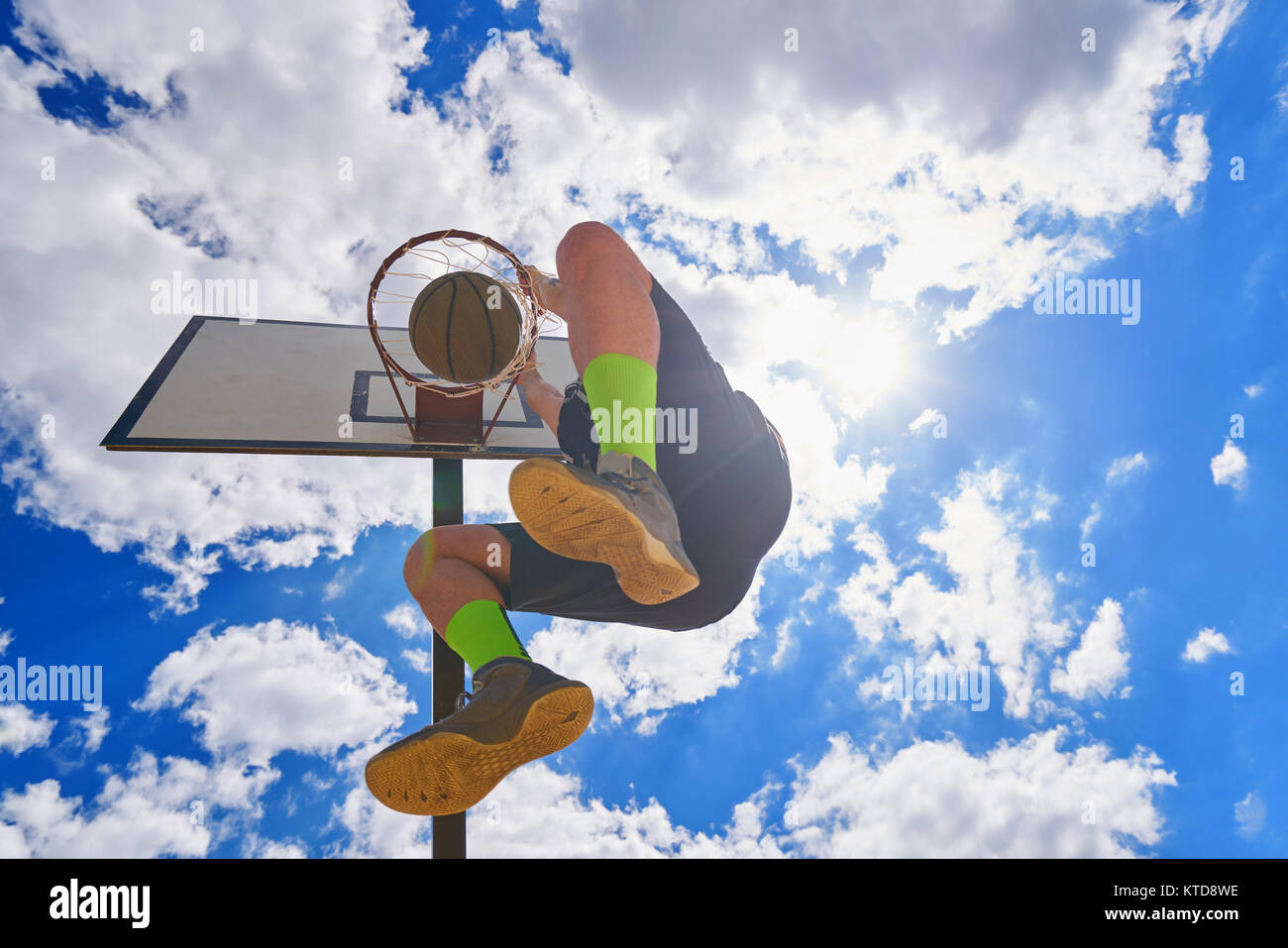 Basketball player in action flying high and scoring Stock Photo - Alamy