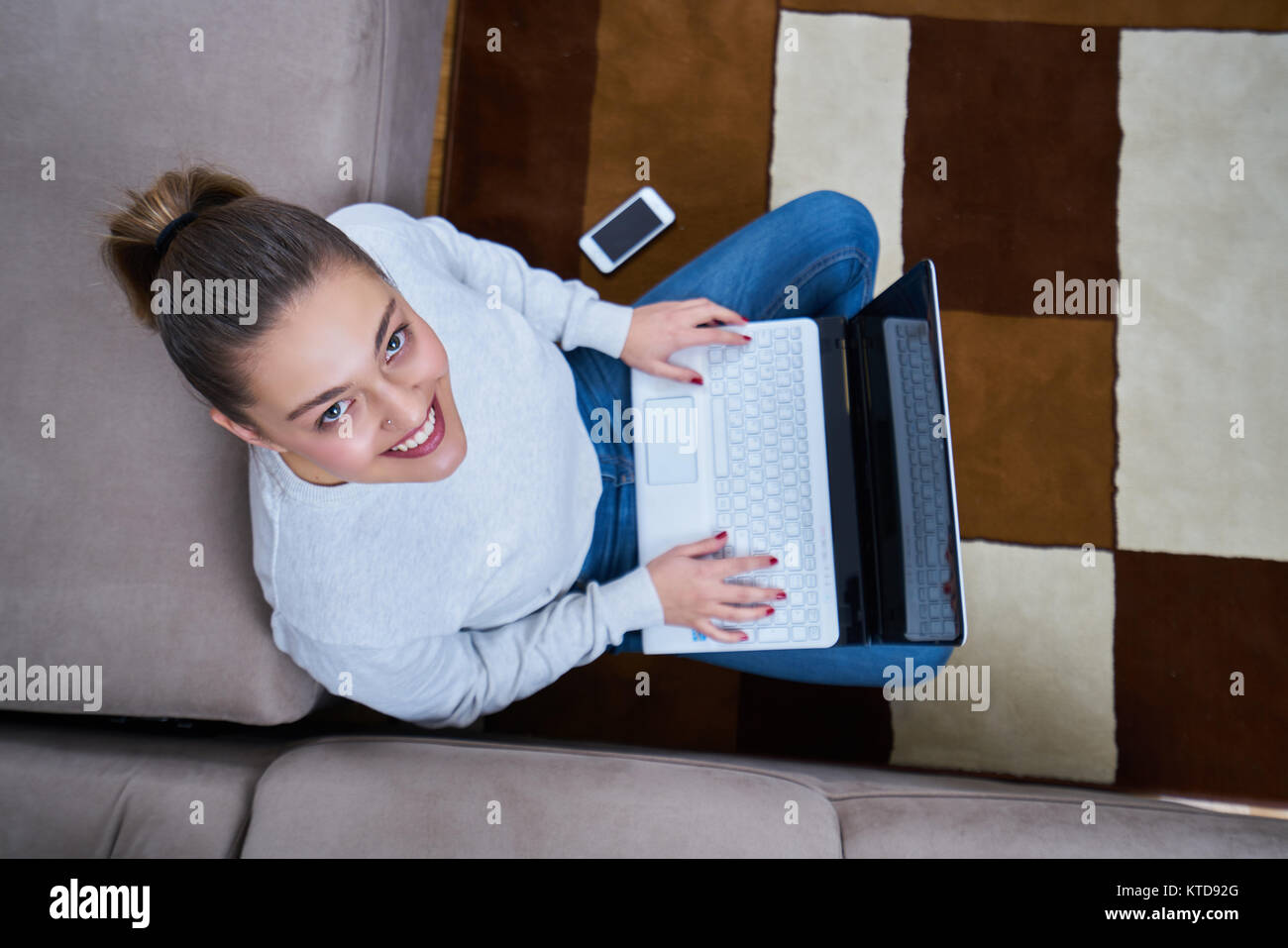 woman lying on floor and using laptop Stock Photo - Alamy