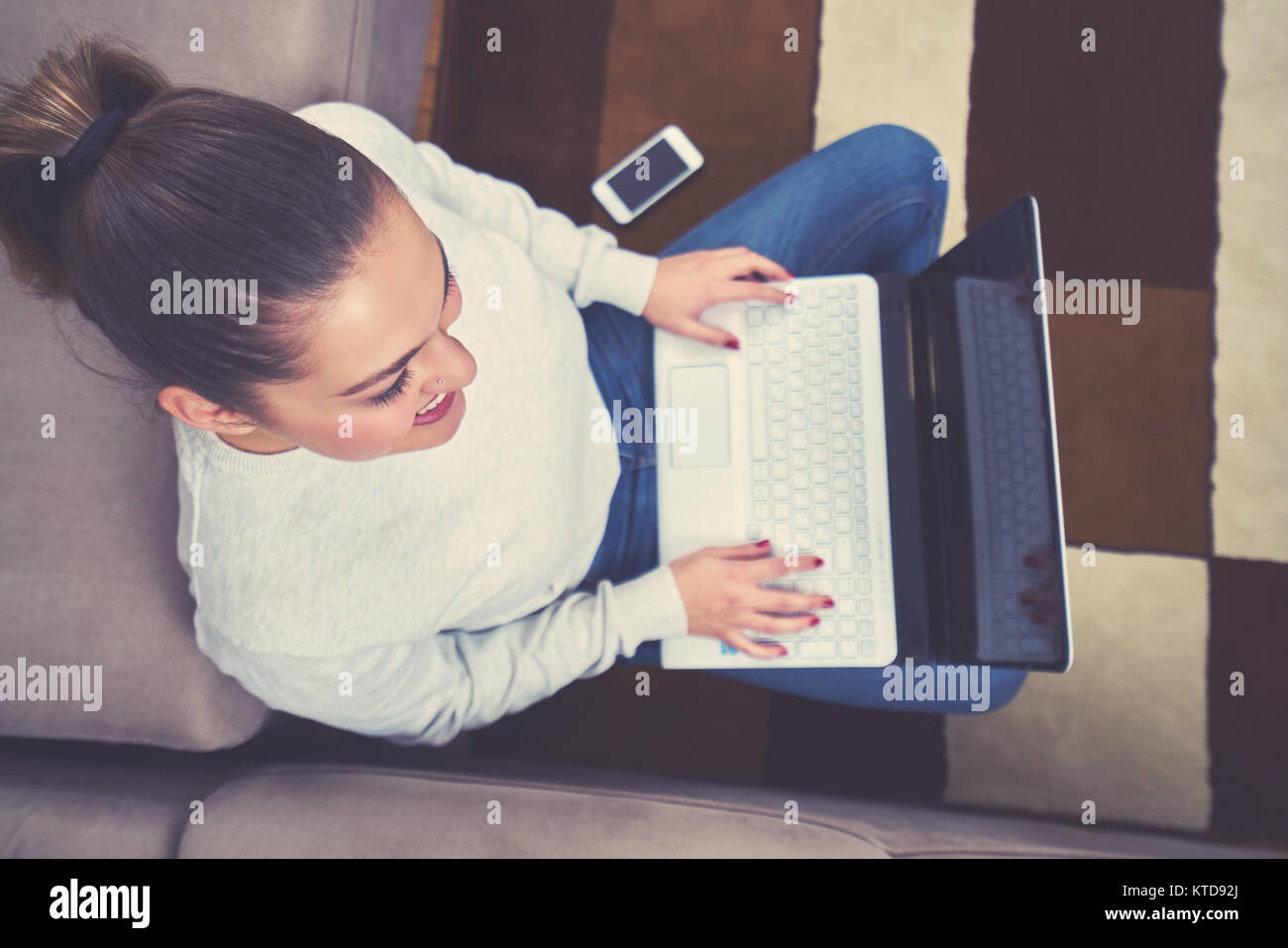 woman lying on floor and using laptop Stock Photo - Alamy